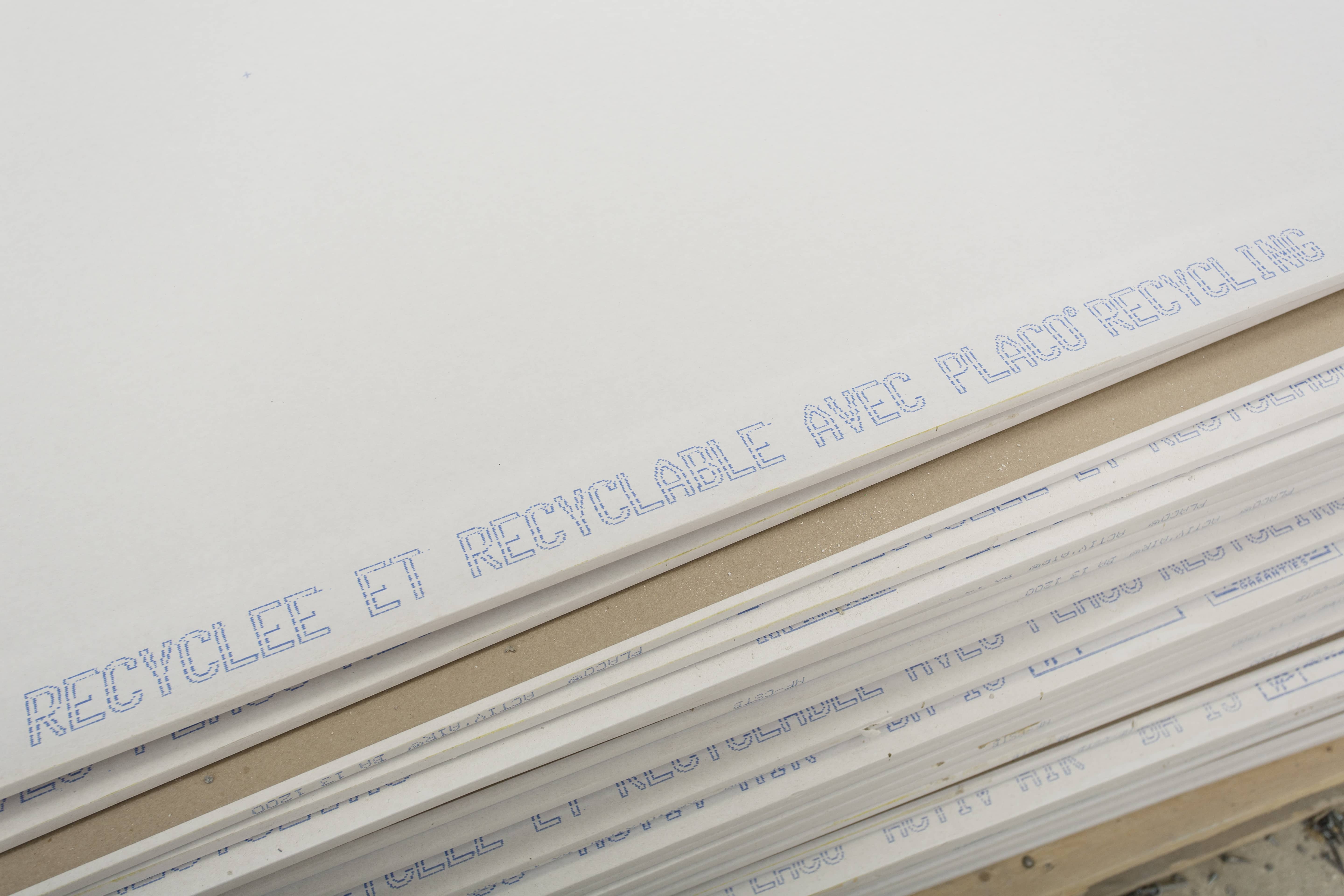 Comment réparer une plaque très abîmée (sur un ouvrage Placostil® plaques, cloisons, doublages ...